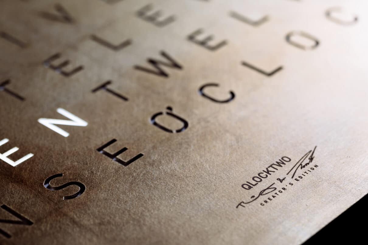 Qlocktwo - Deutsche Manufakturenstrasse